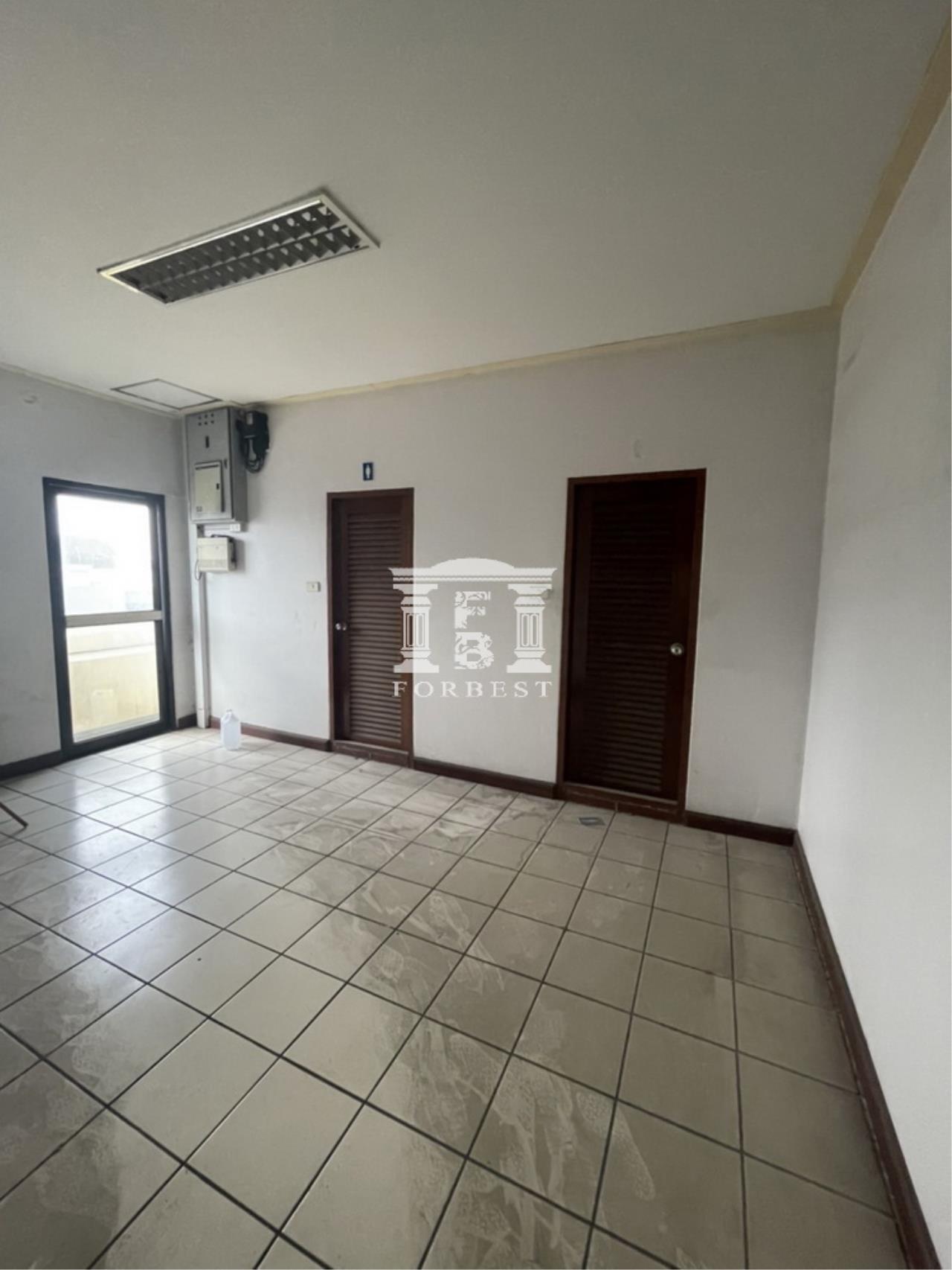 42139 - อาคารสำนักงาน สูง 3 ชั้น ติดถนนรัชดาภิเษก ใกล้ BTS พหลโยธิน ...